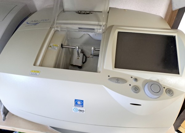 AUTOMAT SZLIFIERSKI NIDEK ME 900